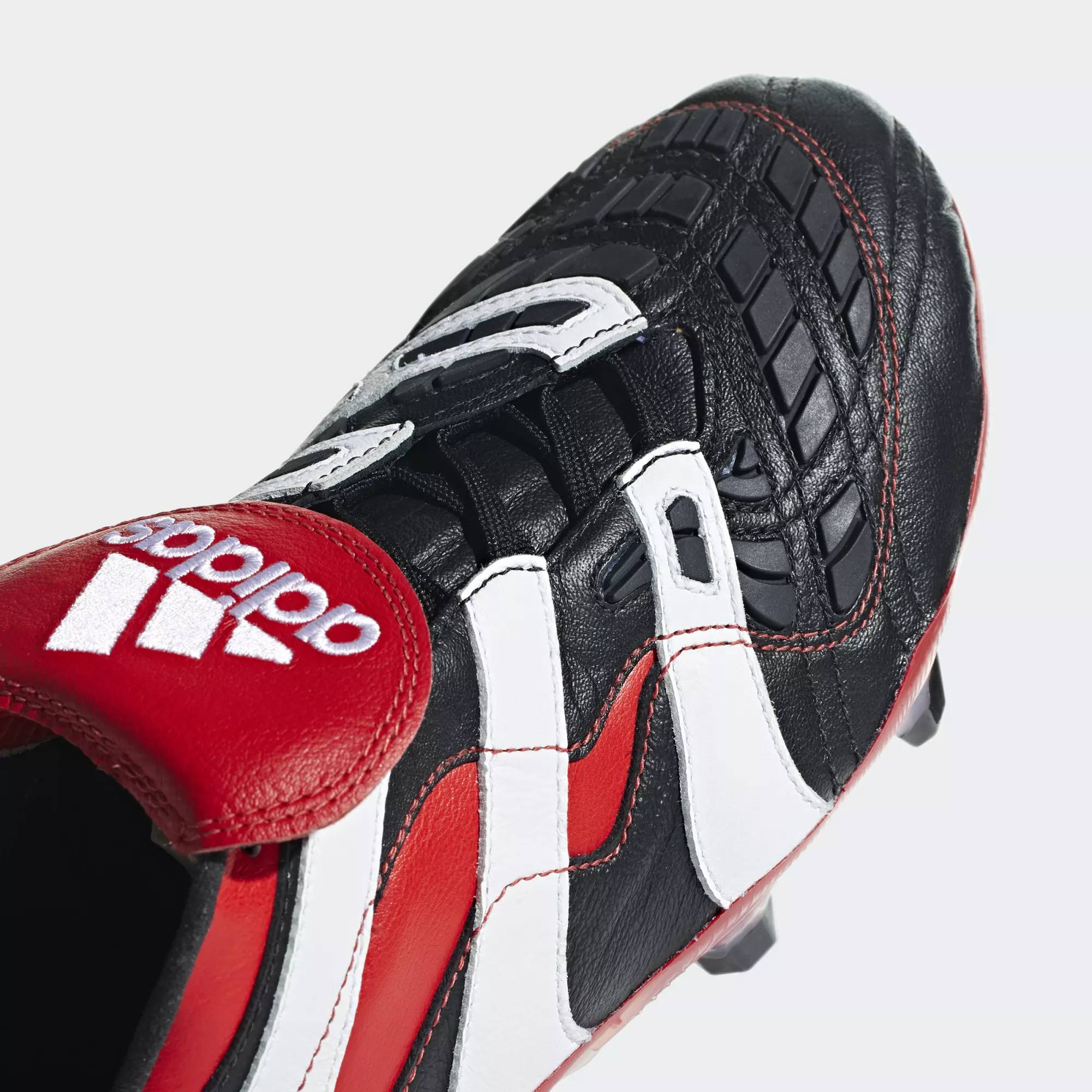 Adidas Predator Accelerator FG - Core Black / Ftwr White / Red
